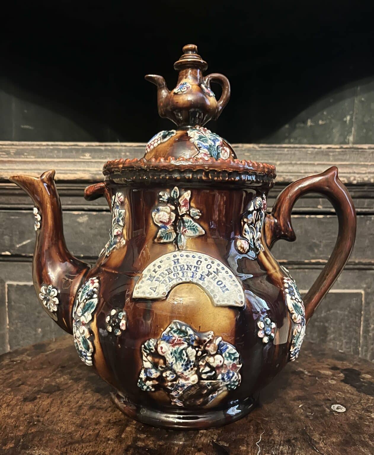 Bargeware teapot, circa 1900 - British Centuries